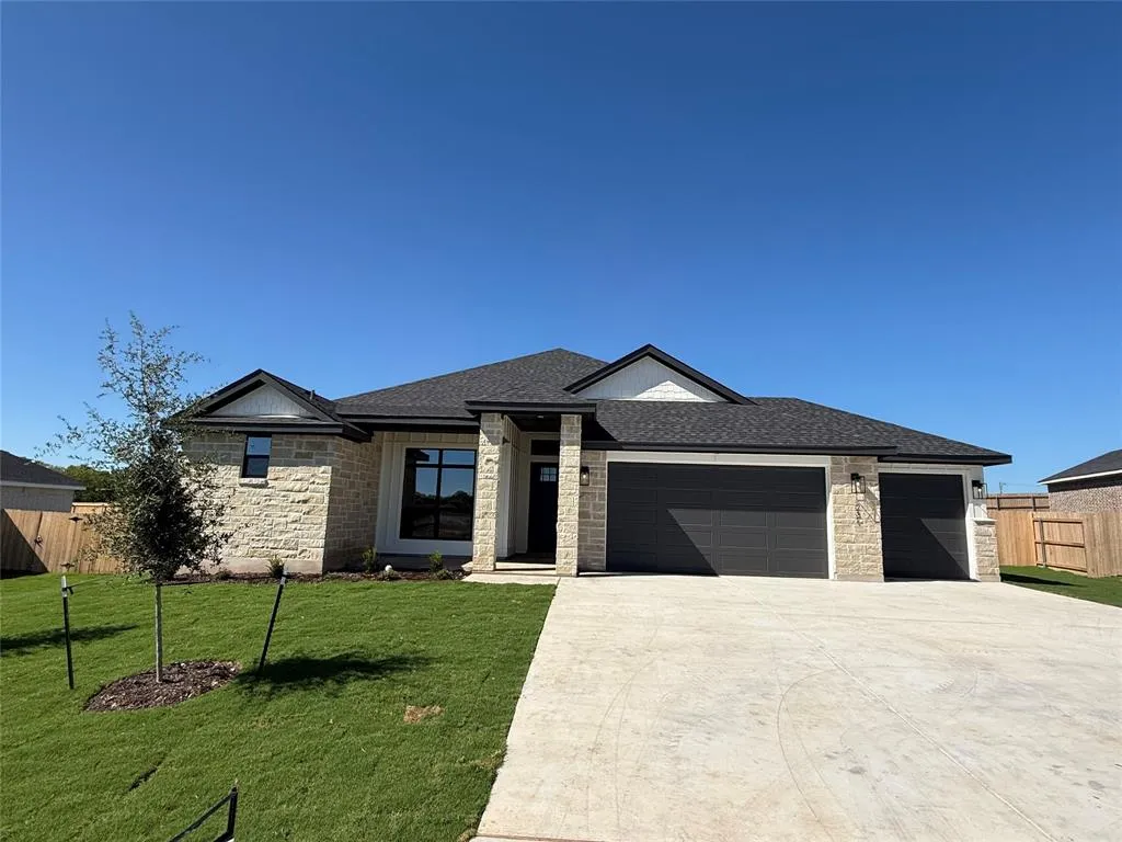 231 Lasso Loop, Lorena, Texas 76655 | Residential Properties | Onward ...