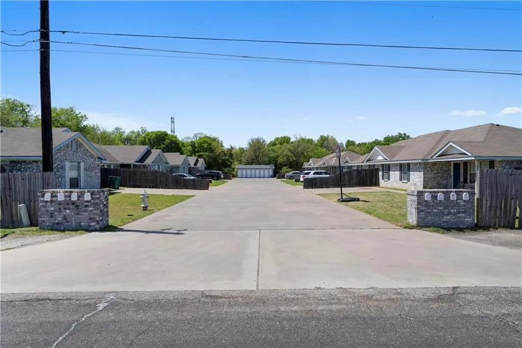 860 Lacy Drive, Lacy Lakeview, Texas 76705 | Residential Properties ...